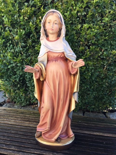 schwangere Maria aus Holz geschnitzt