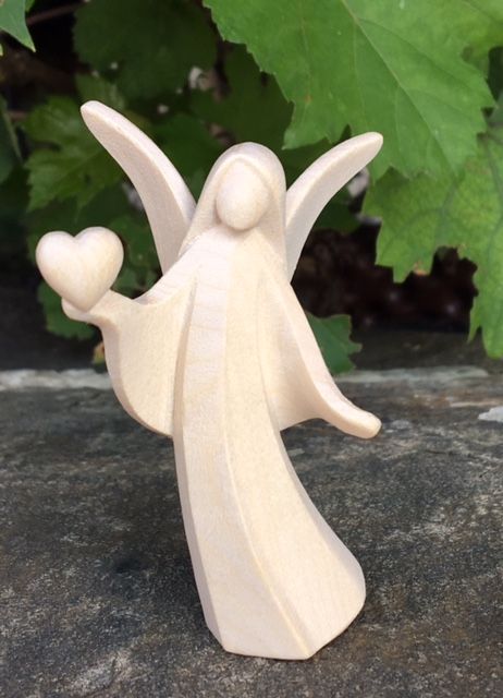 Engel und Schutzengel aus Holz geschnitzte Himmelsboten